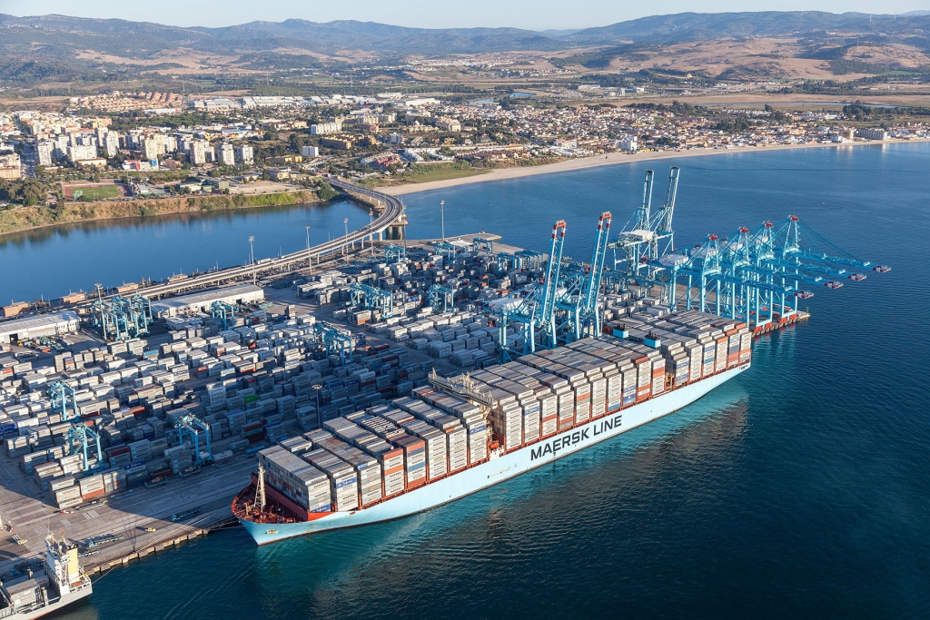 Maersk A/S, Estimation of Optimal dynamic Purchasing Policies in ocean ...